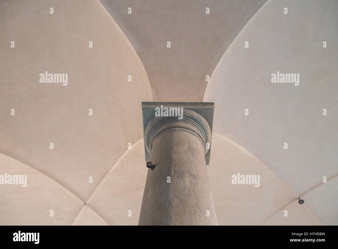 Cross vaults and column Stock Photo - Alamy