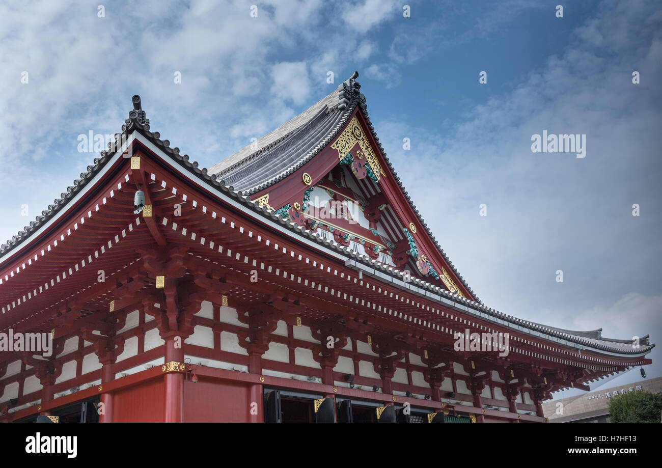 Vermilion roof structure of Senso-ji temple Honzo hall in Tokyo Stock ...