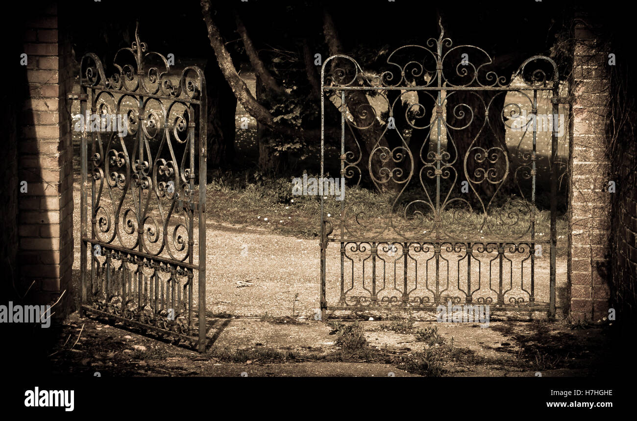 Open country gate hi-res stock photography and images - Alamy
