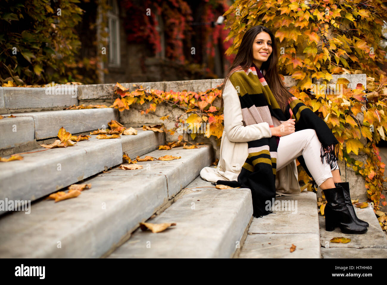 Woman sitting on steps hi-res stock photography and images - Alamy