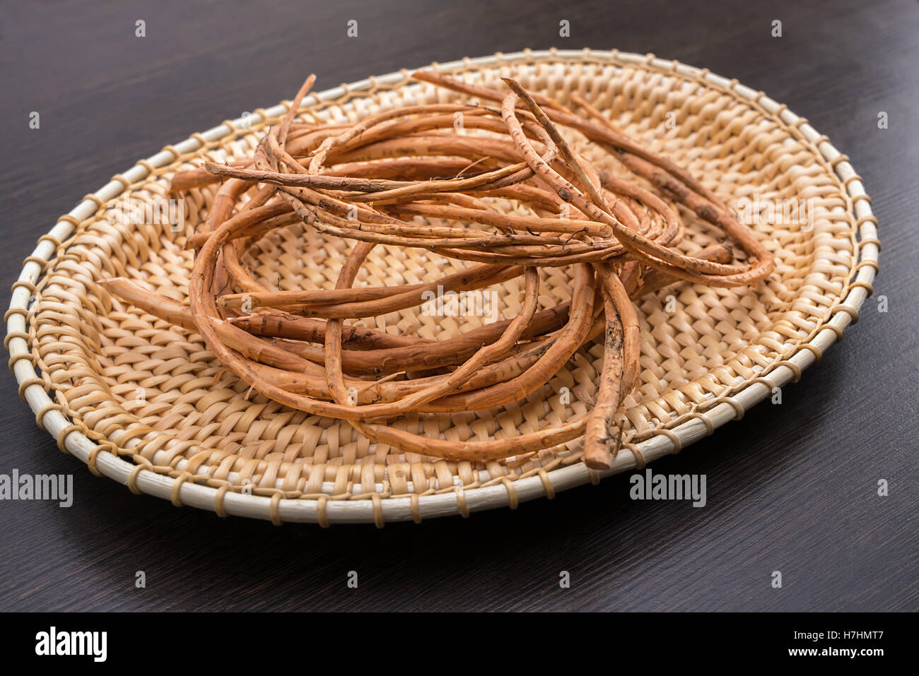 Basketry. Image of willow twigs on wicker tray Stock Photo - Alamy