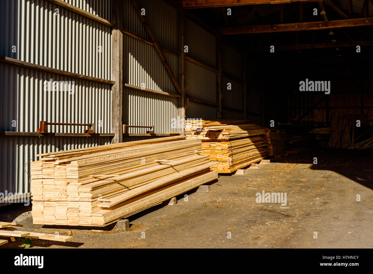 Open storage space hi-res stock photography and images - Alamy
