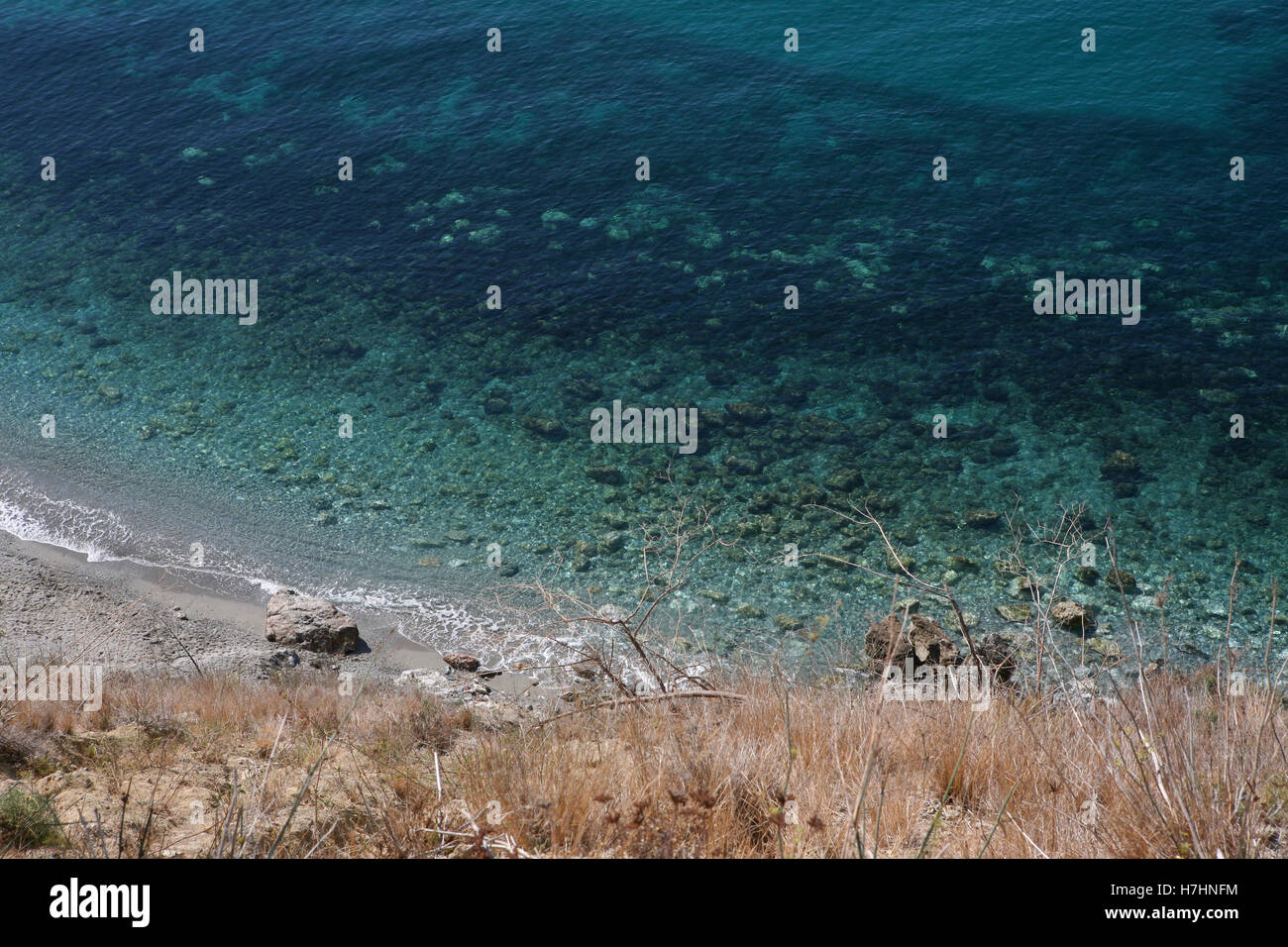 Turquoise water on shore beach hi-res stock photography and images - Alamy