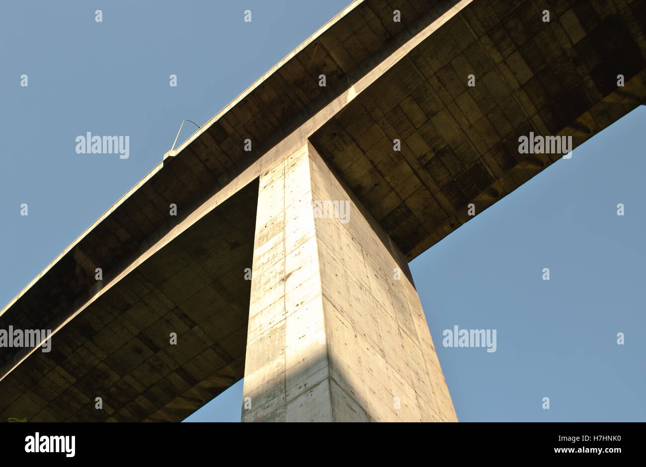 Low angle view of sunlit bridge structure and column Stock Photo - Alamy