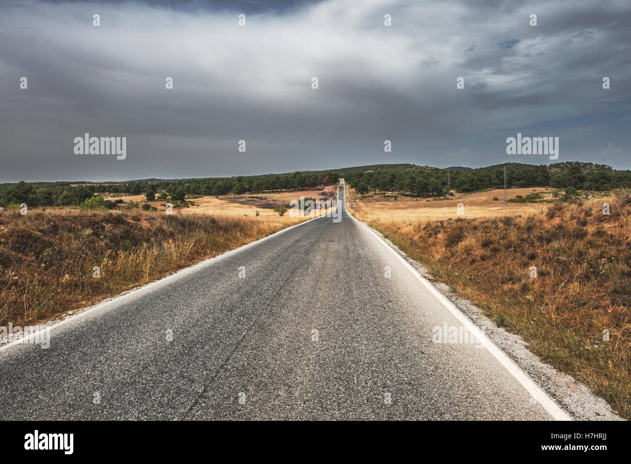 Dramatic sky and road hi-res stock photography and images - Alamy