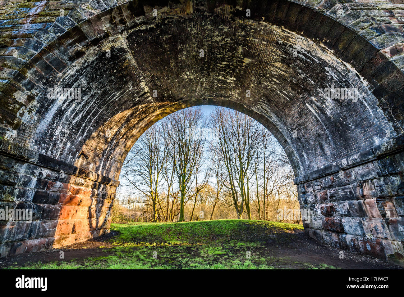Victorian stone arch bridge hi-res stock photography and images - Alamy