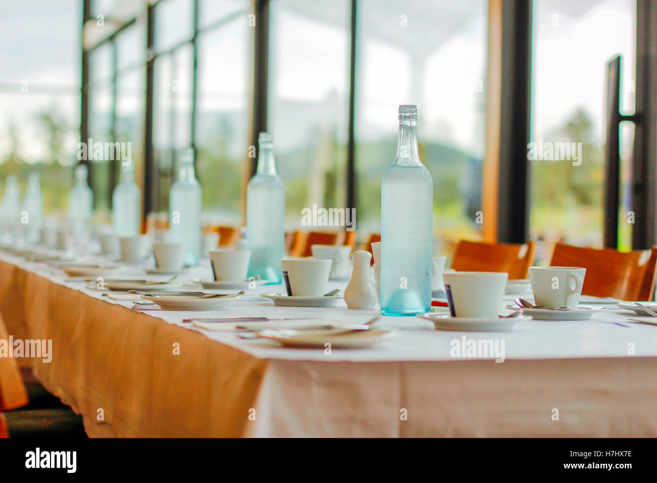 Seated table hi-res stock photography and images - Alamy