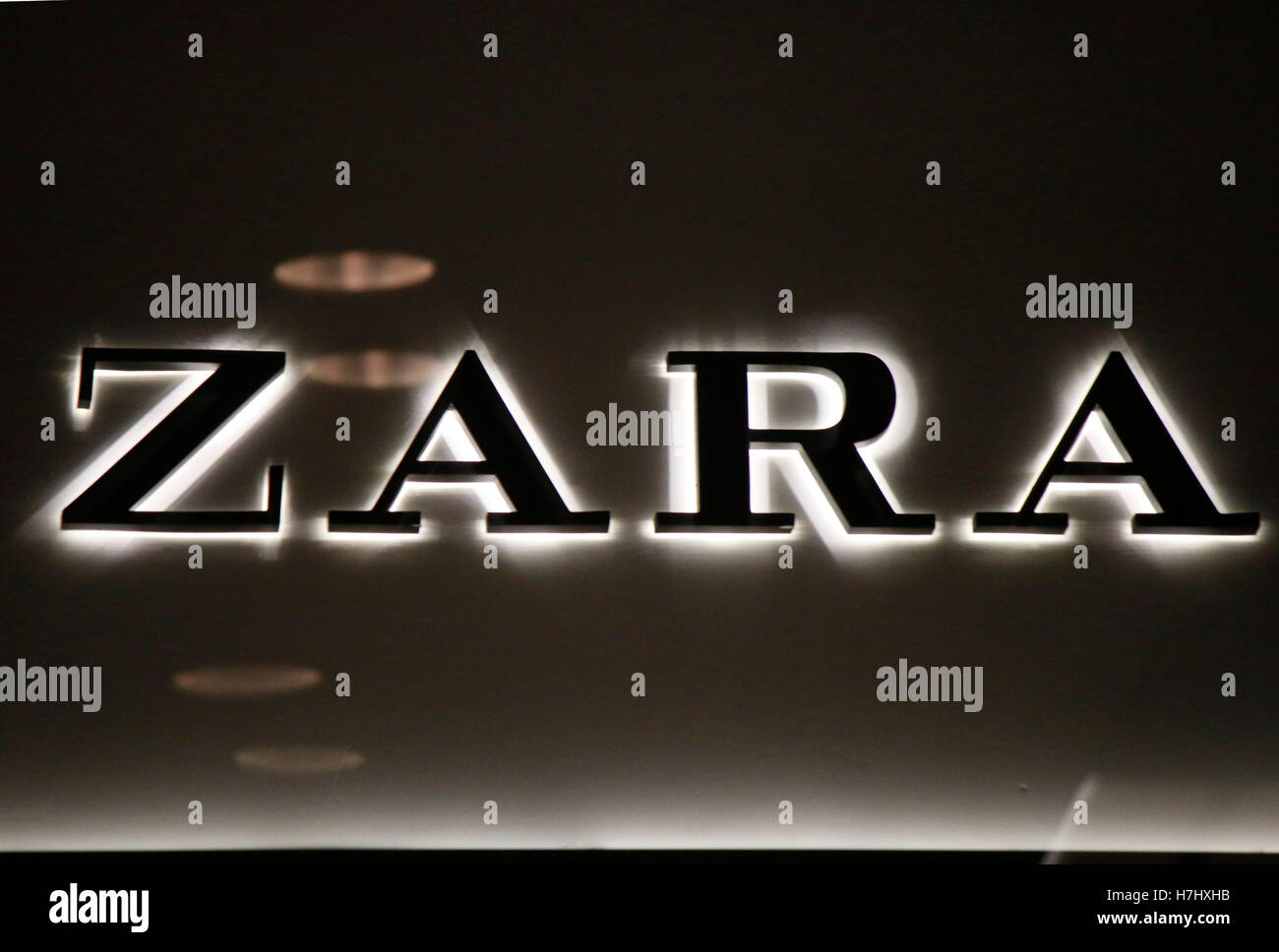 das Logo der Marke "Zara", Berlin Stock Photo - Alamy