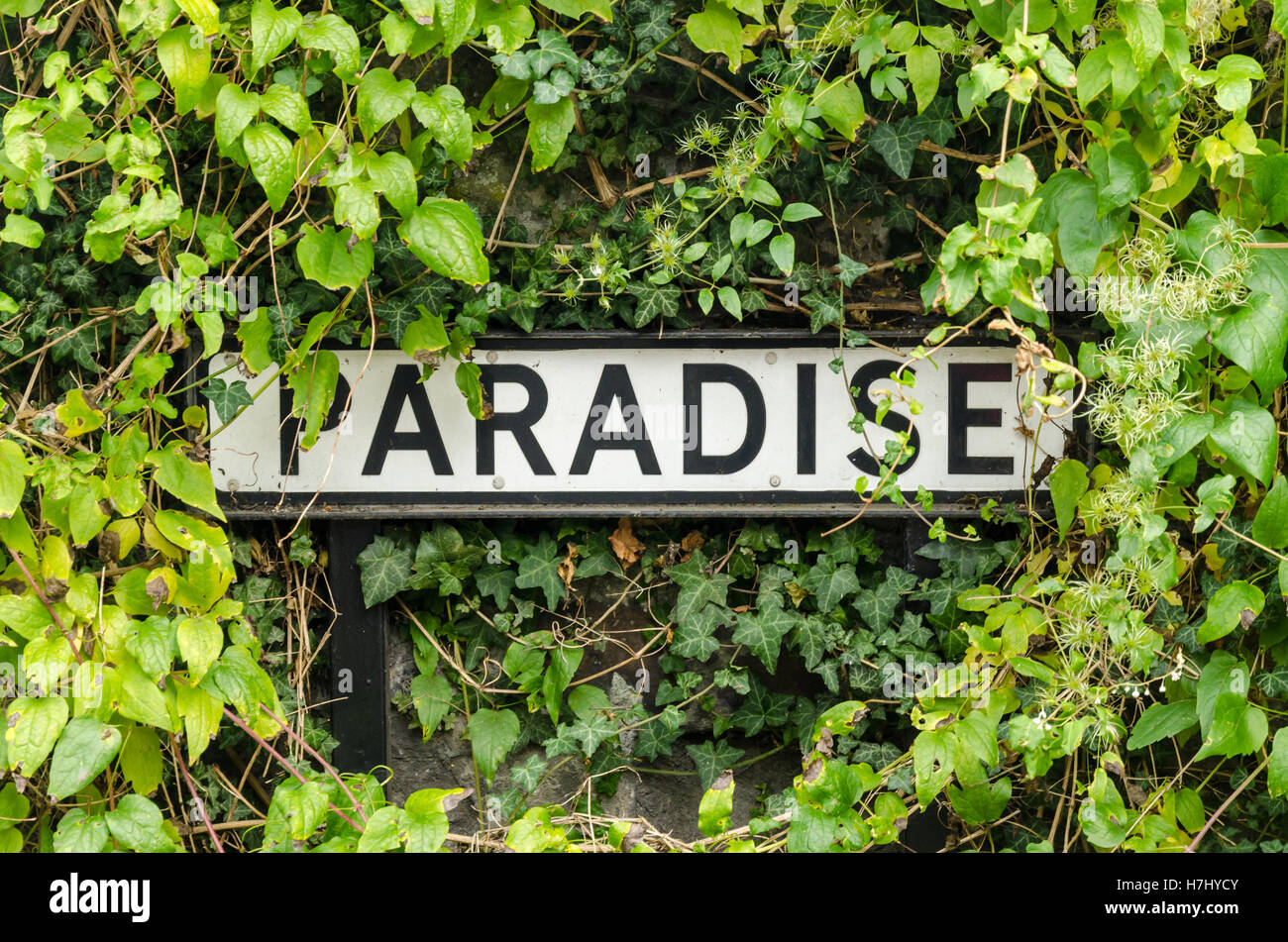 Paradise street sign hi-res stock photography and images - Alamy