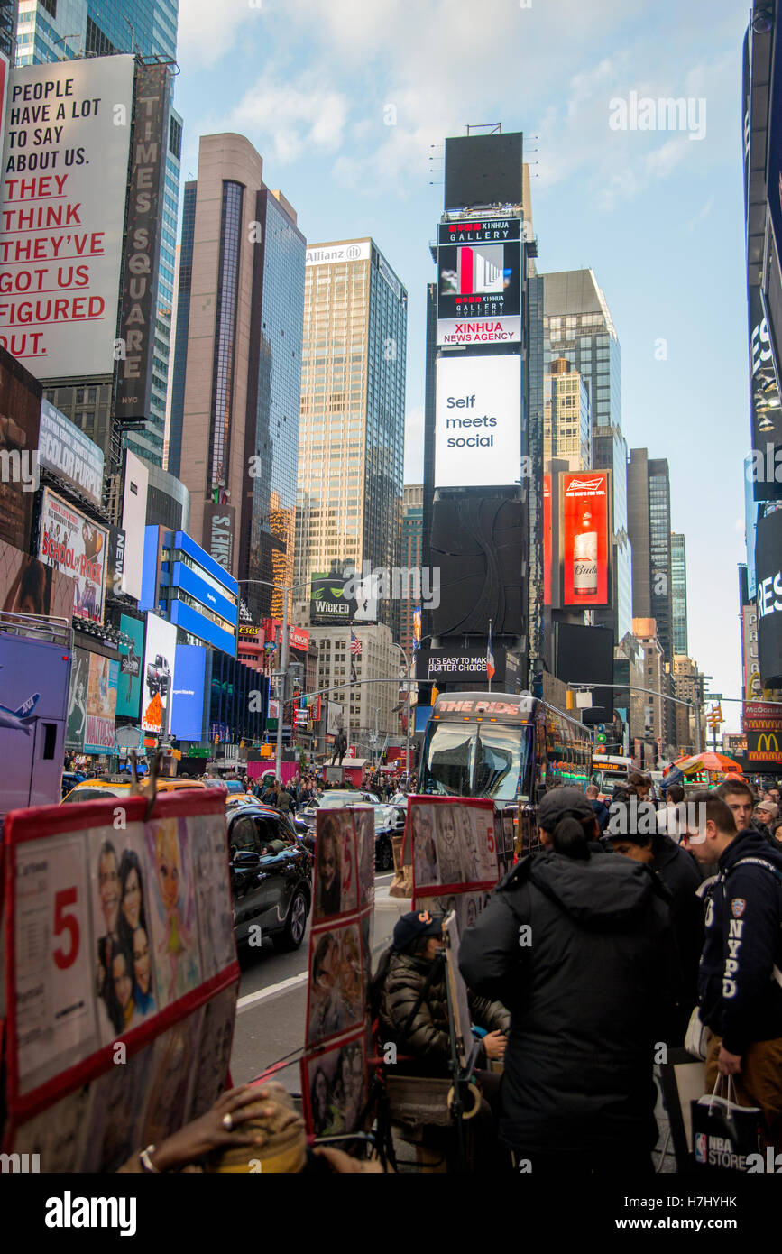 Busy sidewalk new york city hi-res stock photography and images - Alamy