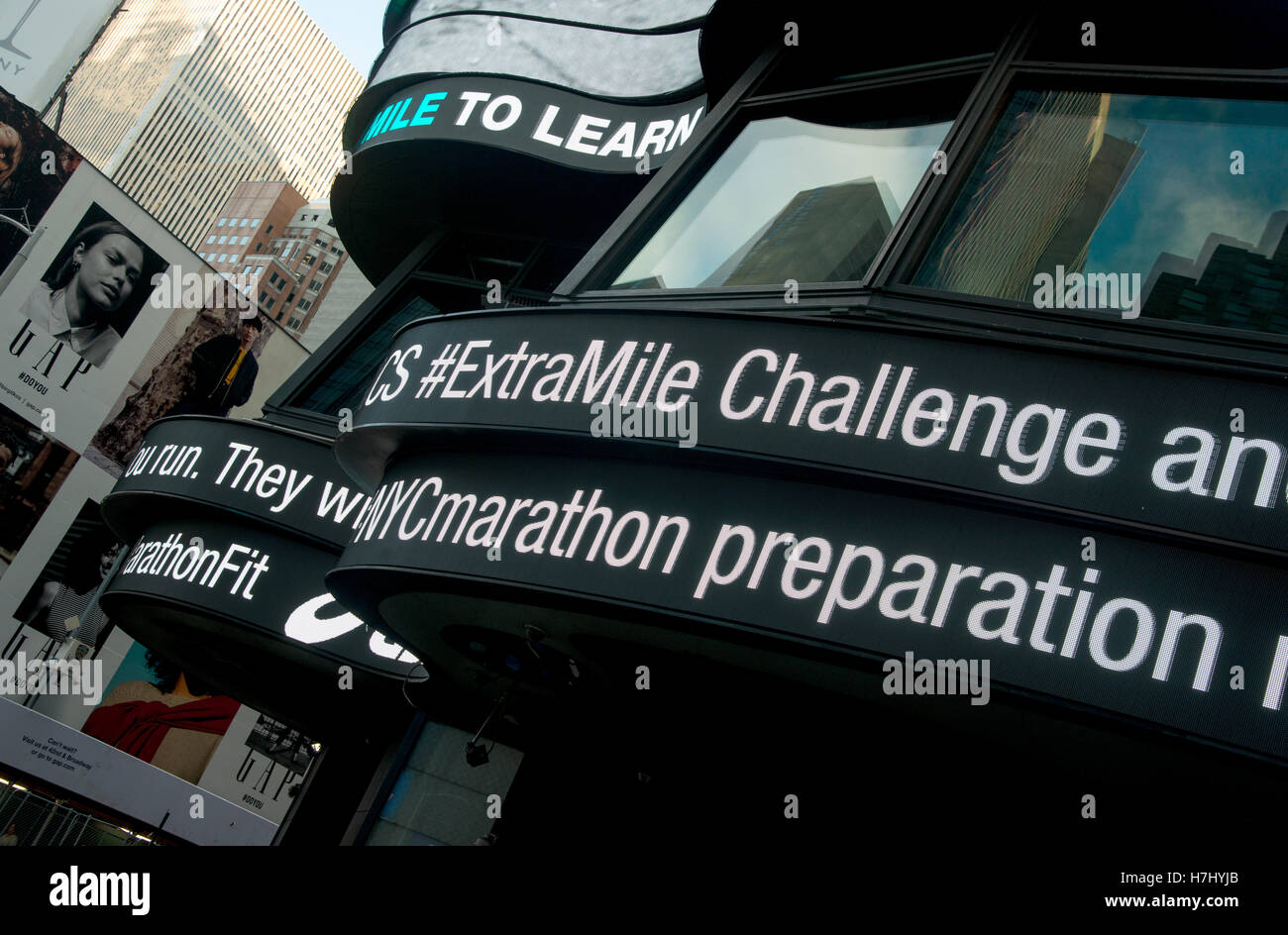 News ticker hi-res stock photography and images - Alamy