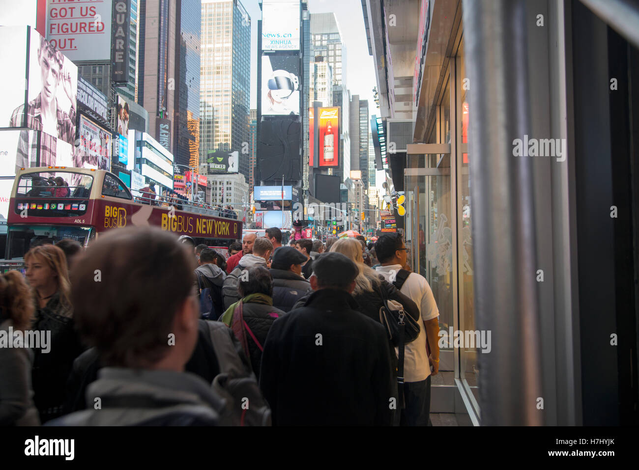 Crowds in Times Square, New York City Stock Photo - Alamy