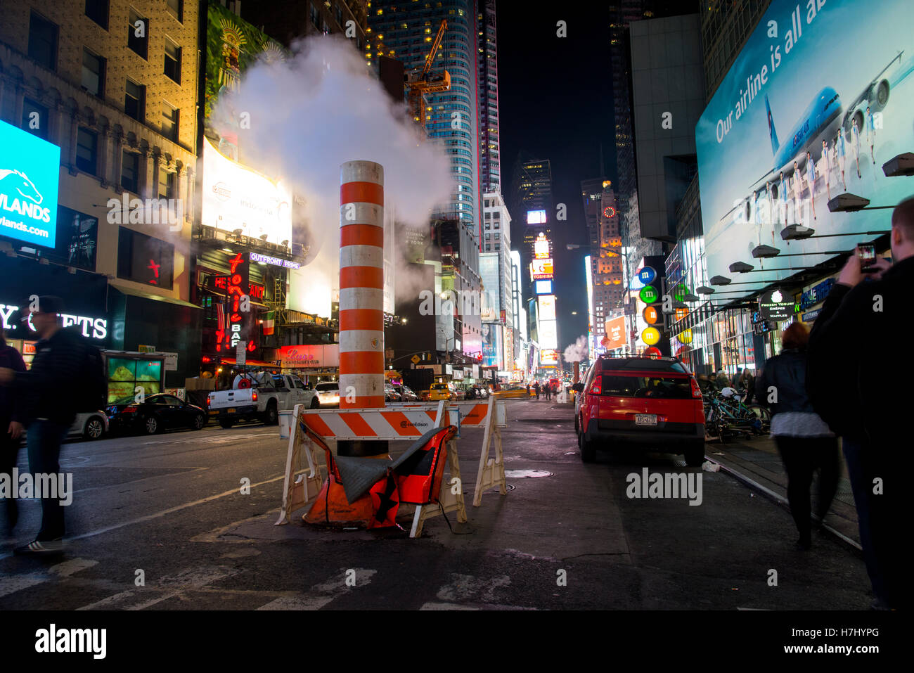 Con-Edison steam system stack venting vapour into the night on 7th ...