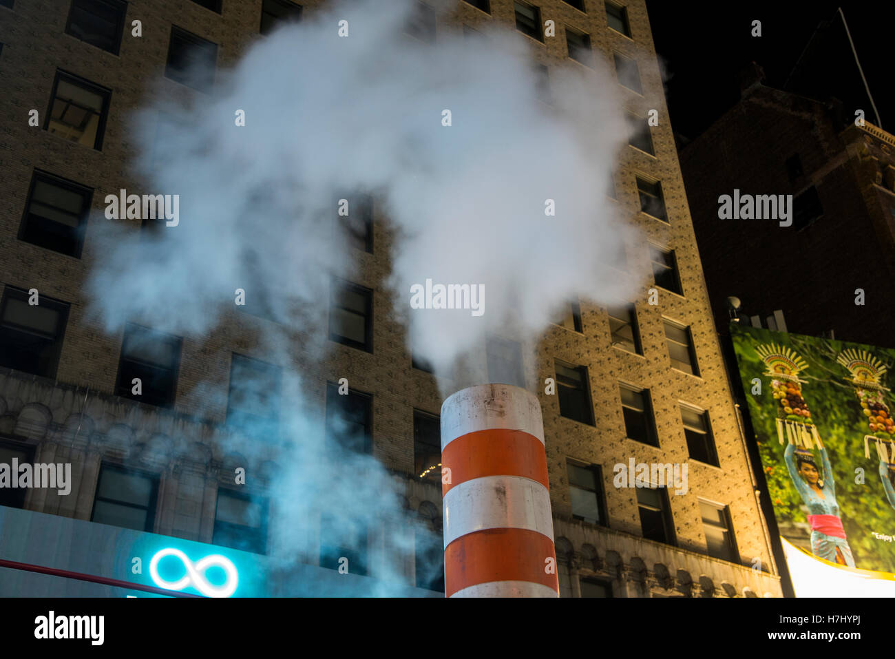 Con-Edison steam system stack venting vapour into the night on 7th ...