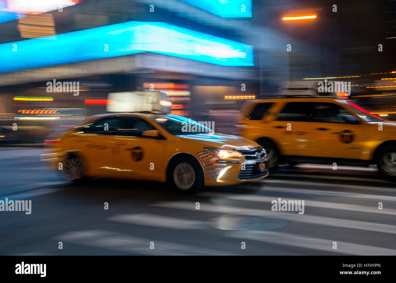 Driving night taxi hi-res stock photography and images - Alamy