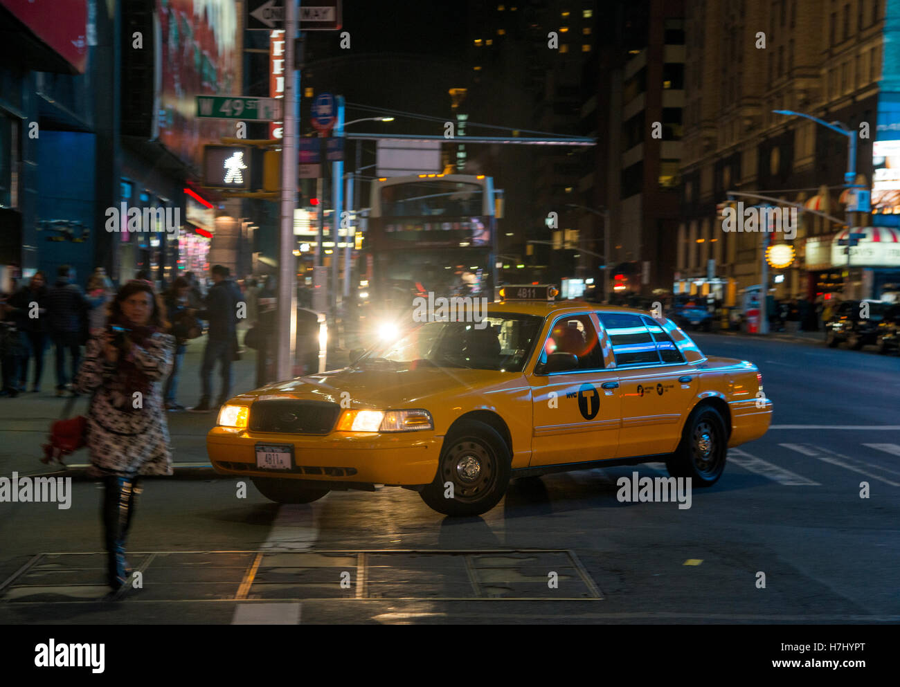 Yellow cab turns on a New York street, Ford Crown Victoria taxi Stock ...