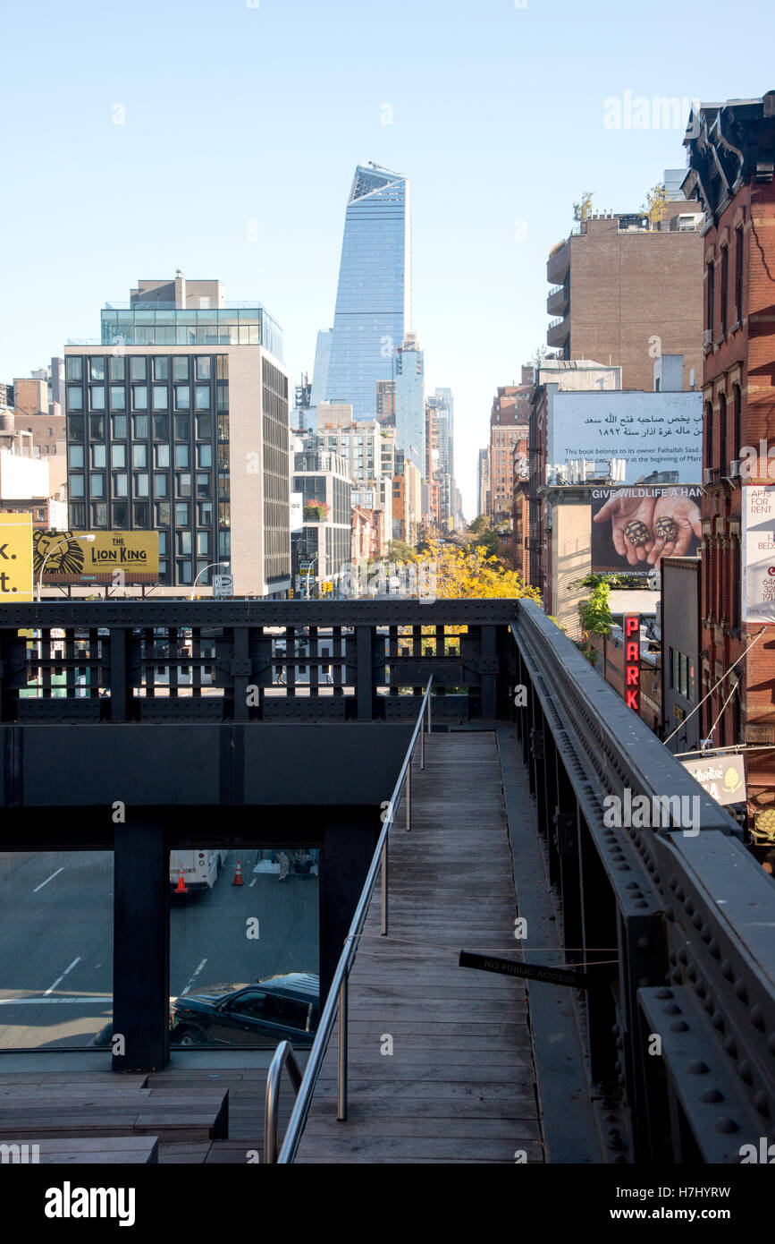New York City - The Highline park passes over West side Manhattan ...