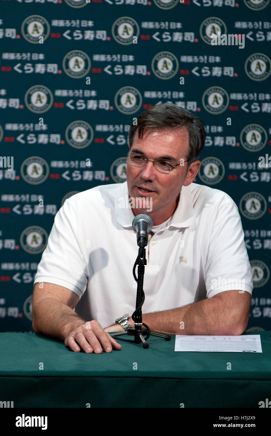 Oakland athletics general manager billy hi-res stock photography and ...