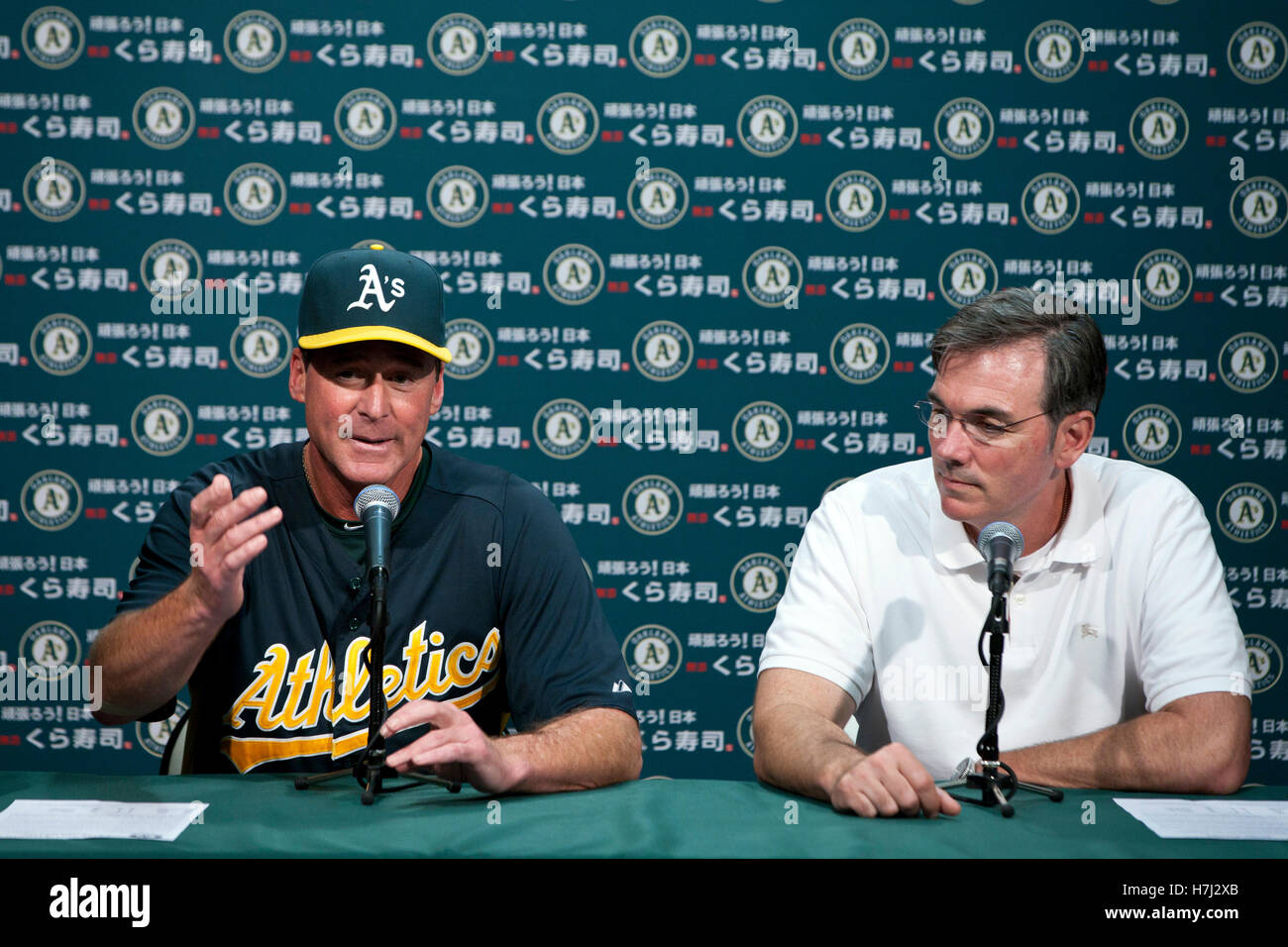 Oakland athletics general manager billy hi-res stock photography and ...
