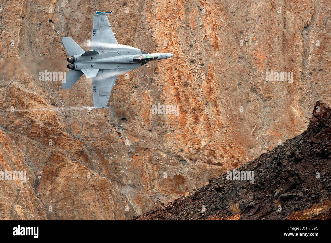 Boeing F/A-18F Super Hornet XE-230 of the US Navy's VX-9 Vampires ...