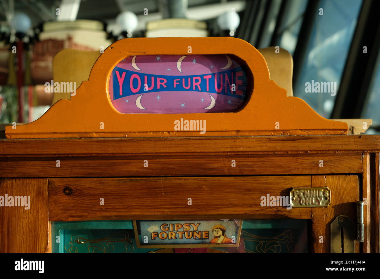 Your Furtune machine at the Pavilion at the end of Southport Pier Stock ...