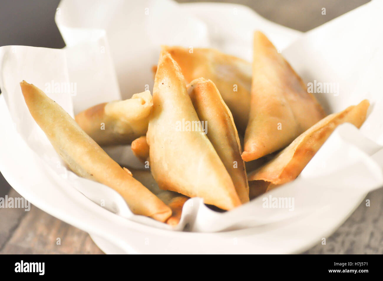 Deep fried Samosa with meat and vegetable stuffed dish Stock Photo - Alamy