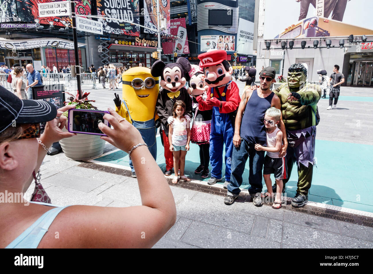 Street Performer In Times Square Stock Photos & Street Performer In ...
