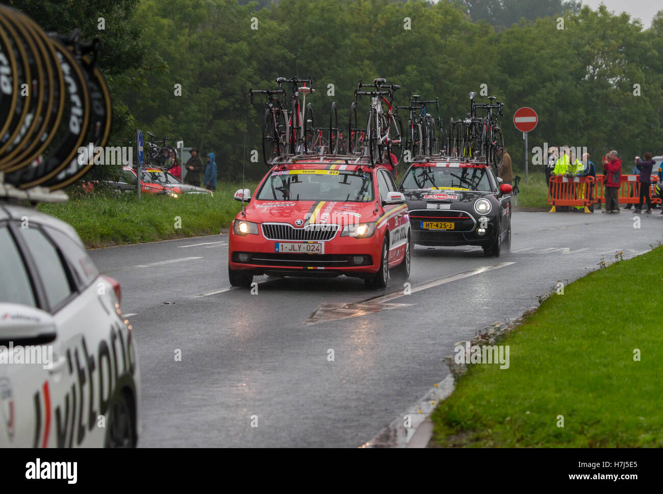 Team support cars following hi-res stock photography and images - Alamy