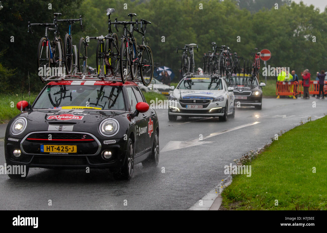 Team support cars following hi-res stock photography and images - Alamy