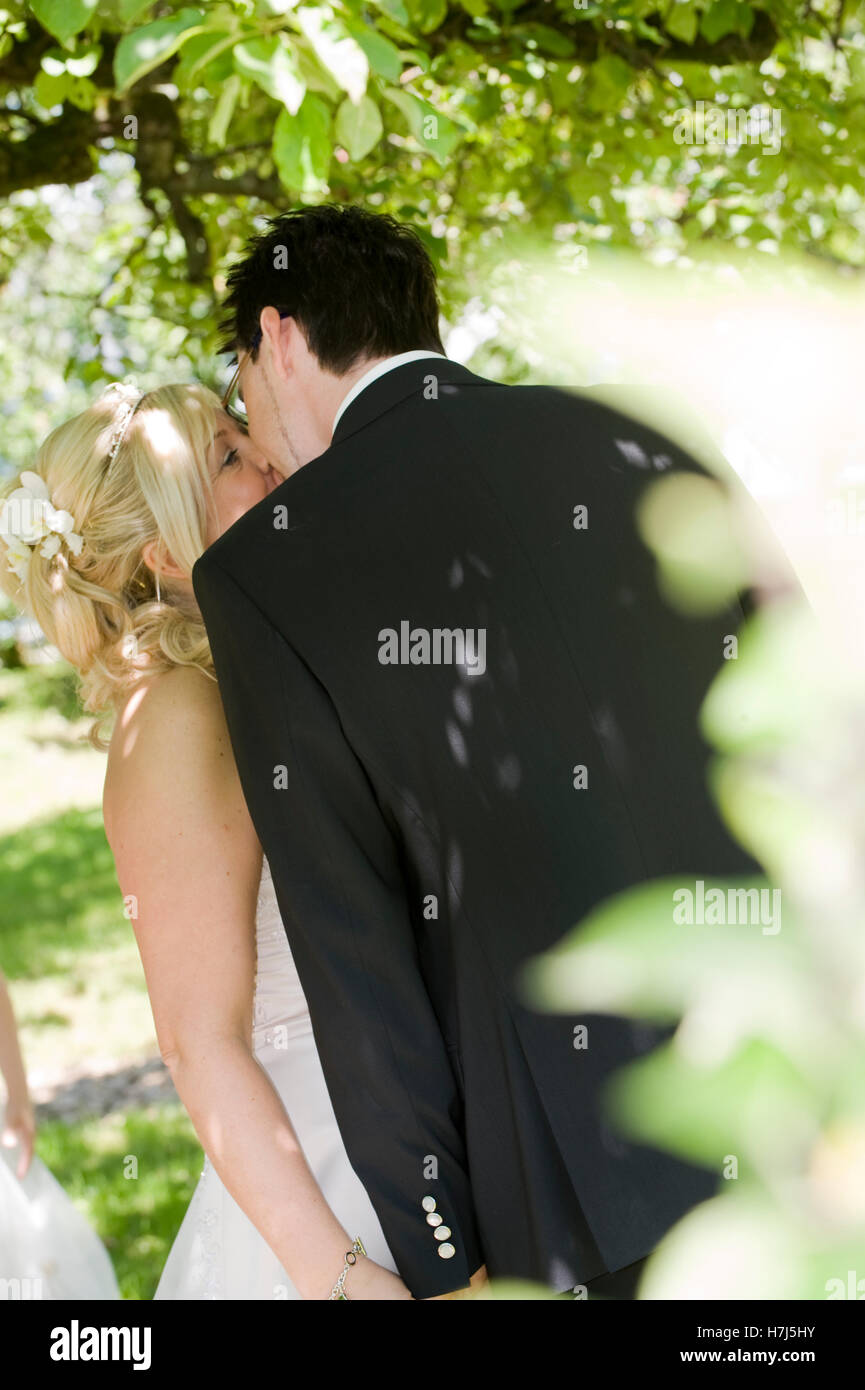 Couple, blurry, kiss hi-res stock photography and images - Alamy