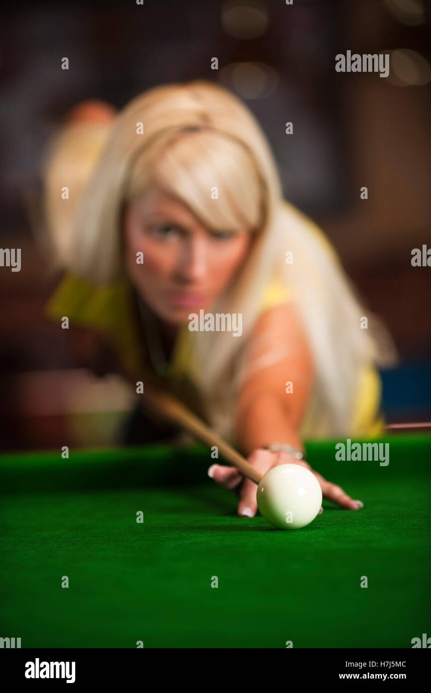 Young blonde women playing snooker Stock Photo - Alamy