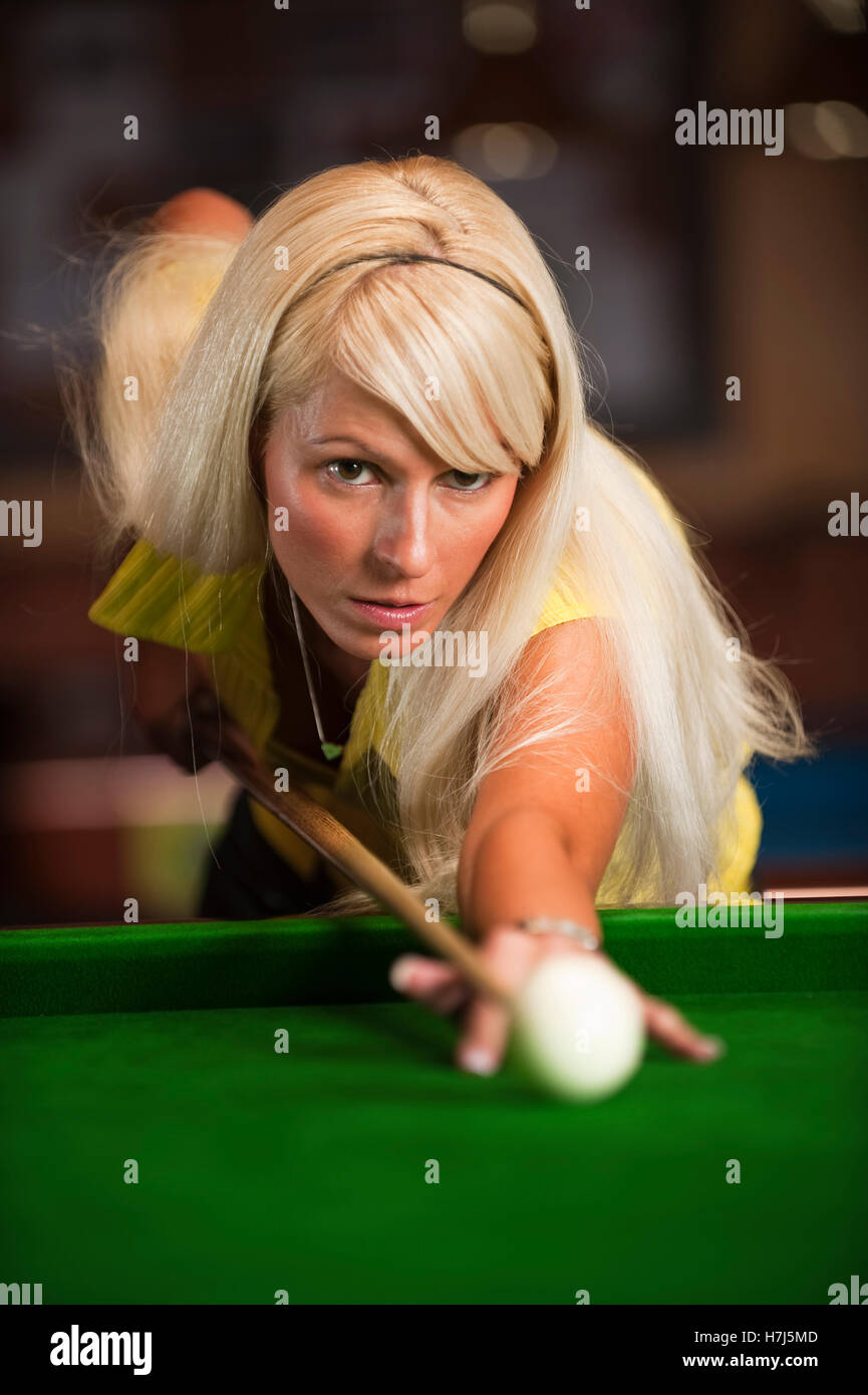 Young blonde women playing snooker Stock Photo - Alamy