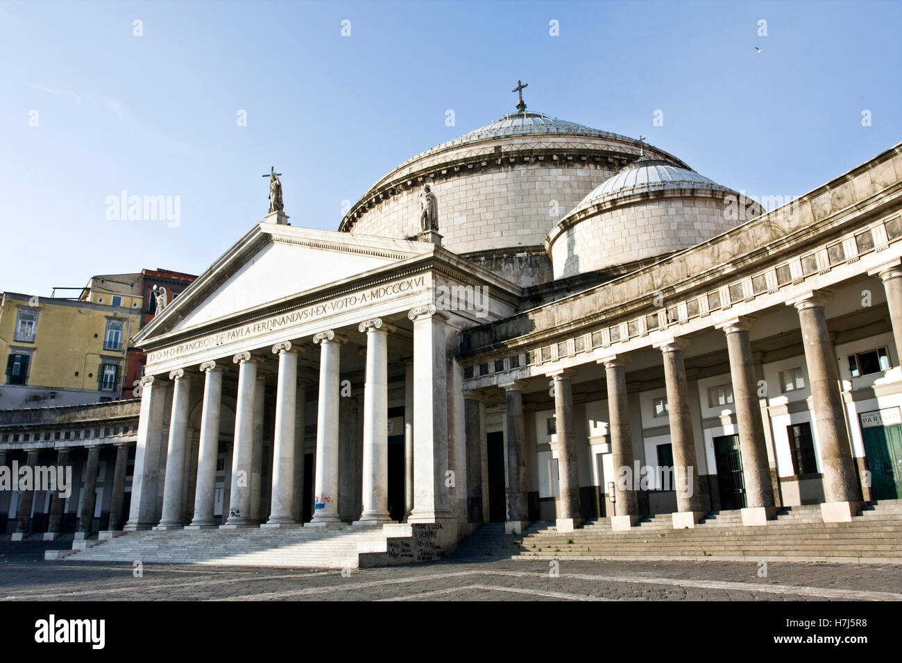 Pronaos hi-res stock photography and images - Alamy