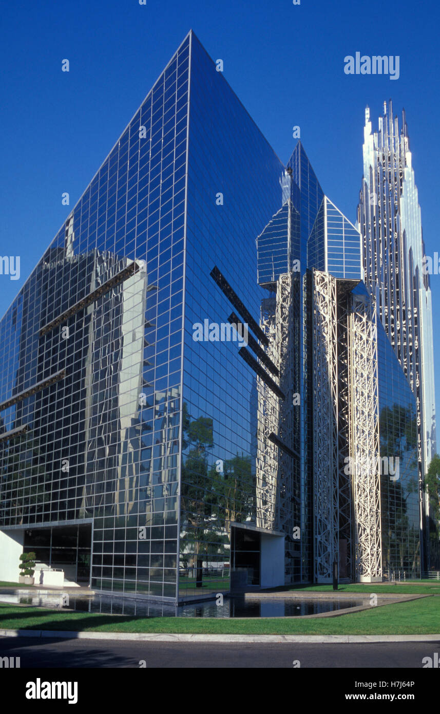 Church Crystal Cathedral in Anaheim, mirrored facade, Los Angeles ...