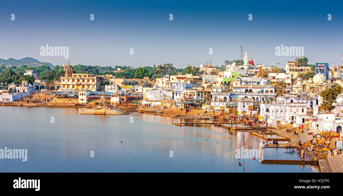 Hindu pilgrims bathing in sacred Lake Pushkar (Sarovar) on ghats ...