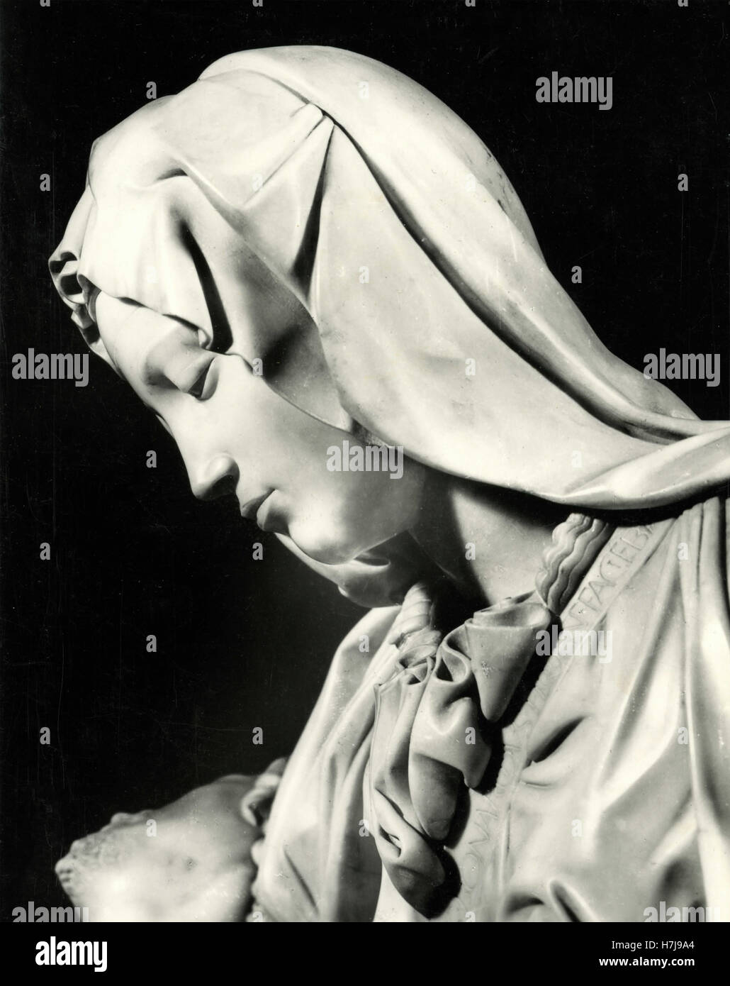 Pieta michelangelo hi-res stock photography and images - Alamy