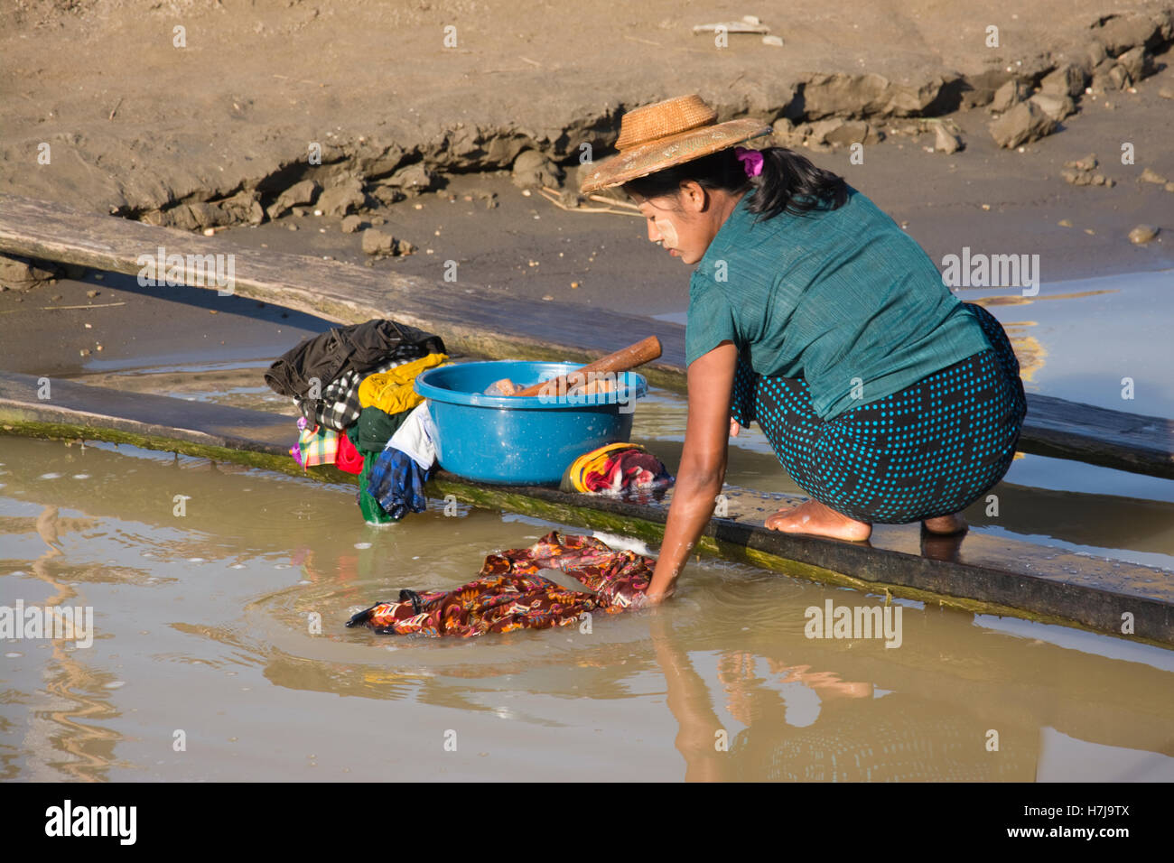 ASIA, MYANMAR (BURMA), Sagaing Division, Mingkin, Chindwin River, Kan ...