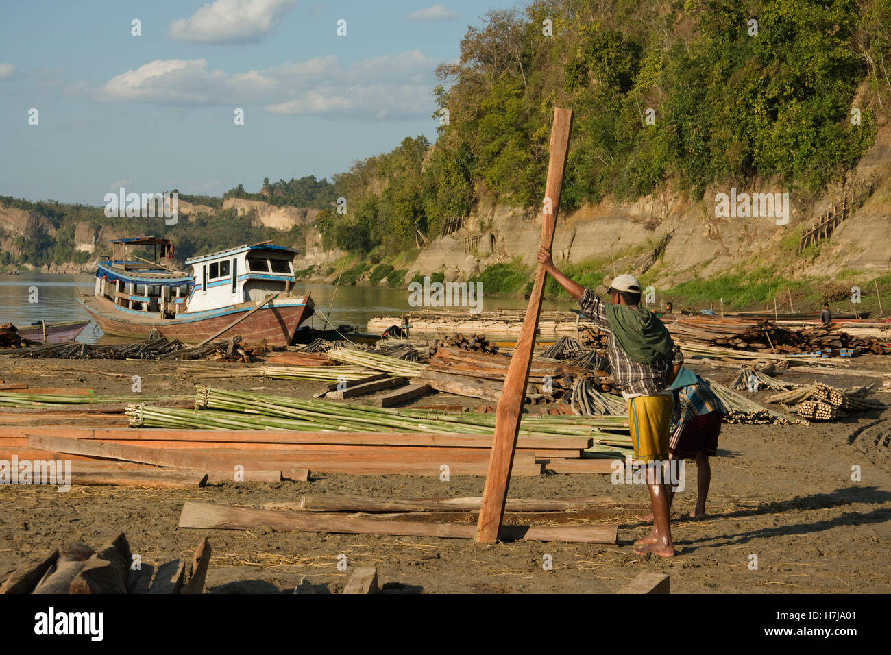 ASIA, MYANMAR (BURMA), Sagaing Division, Kalywa, Chindwin River, Sin ...