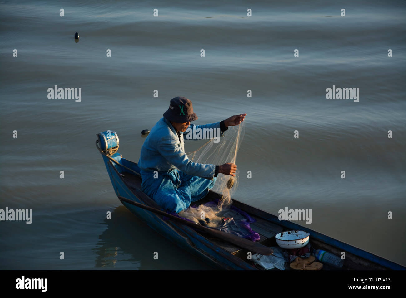 ASIA, MYANMAR (BURMA), Sagaing Division, Kalywa, Chindwin River, Sin ...
