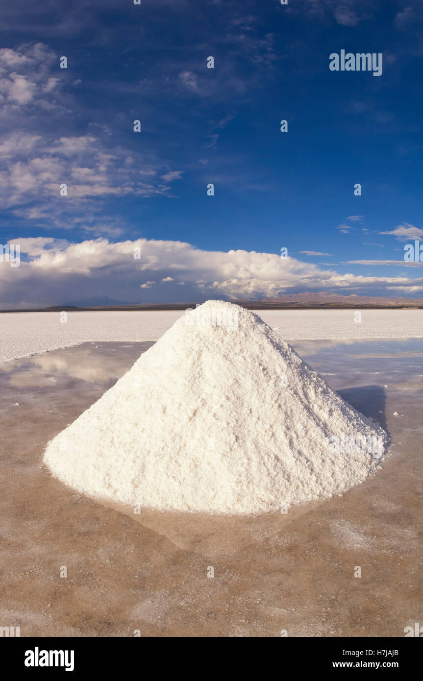 Salt cones, Salar de Uyuni at sunset, Potosi, Bolivia Stock Photo - Alamy