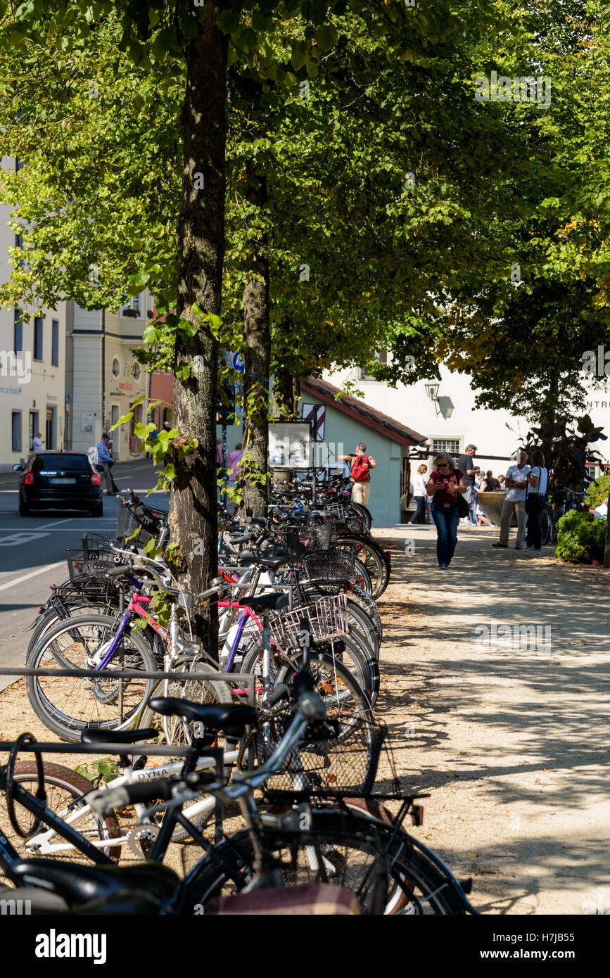 Riverside path for cyclists and walkers Stock Photo - Alamy