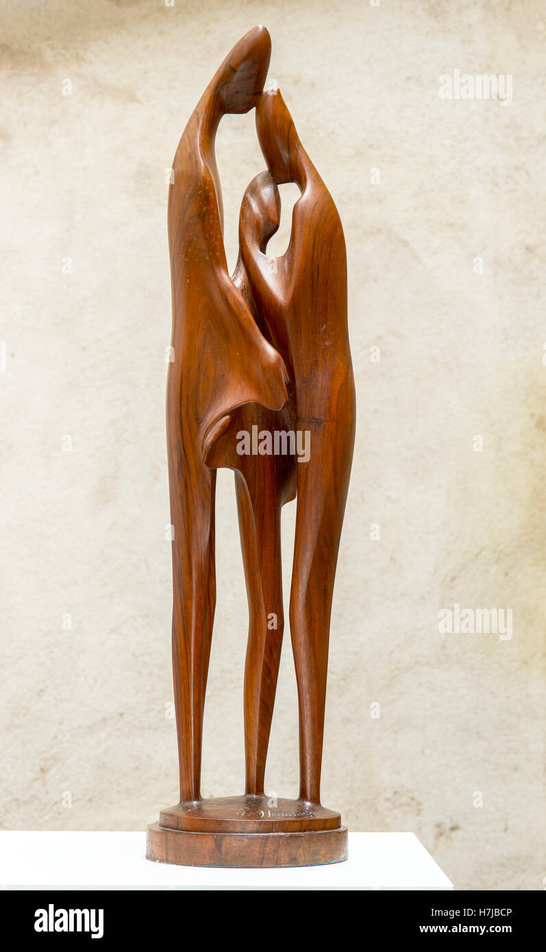 Walnut wood sculpture 1977 hi-res stock photography and images - Alamy