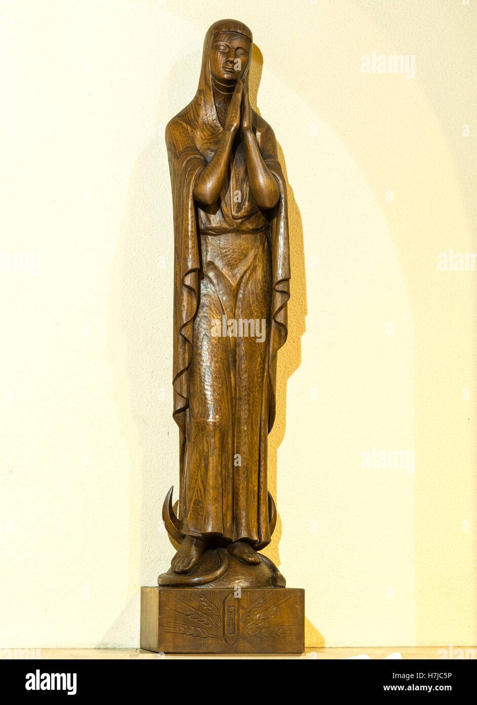 Oak carving hi-res stock photography and images - Alamy