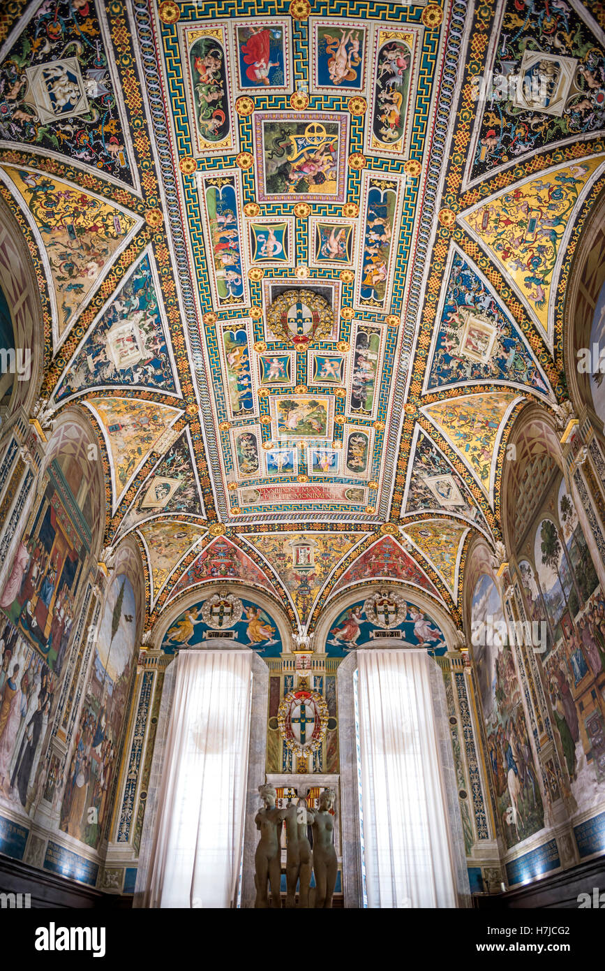 Piccolomini library duomo siena italy hi-res stock photography and ...