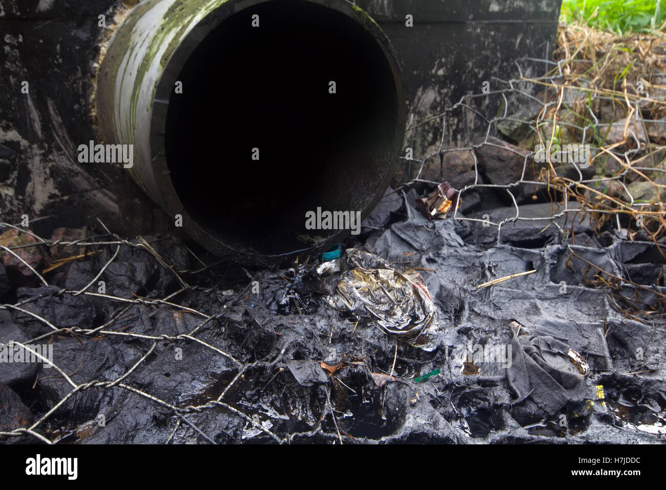 Oil flowing pipe black hi-res stock photography and images - Alamy