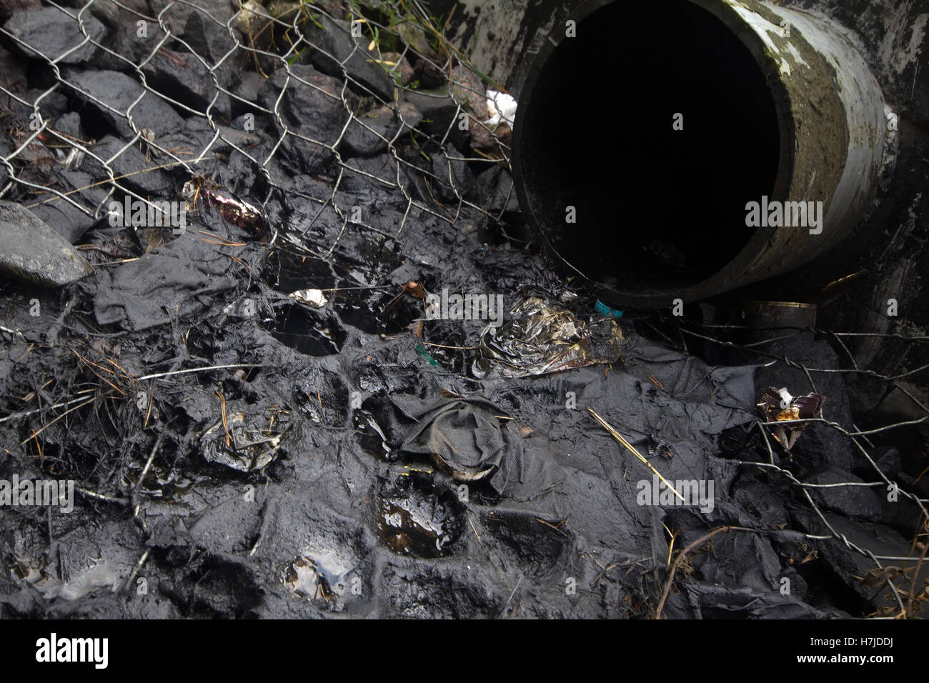 Oil flowing pipe black hi-res stock photography and images - Alamy