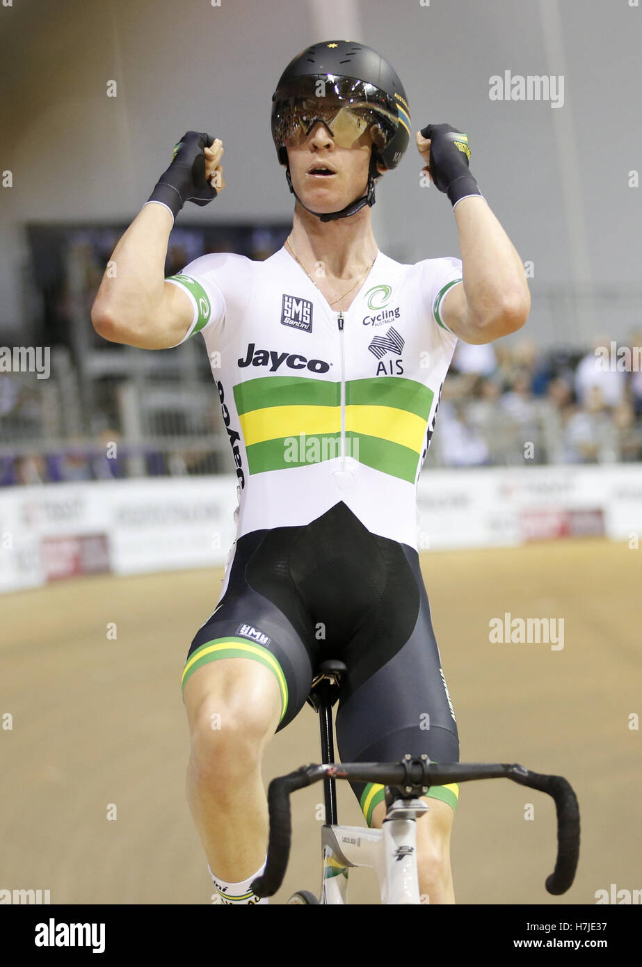 Australia's Cameron Meyer celebrates winning the Men's Points Race ...