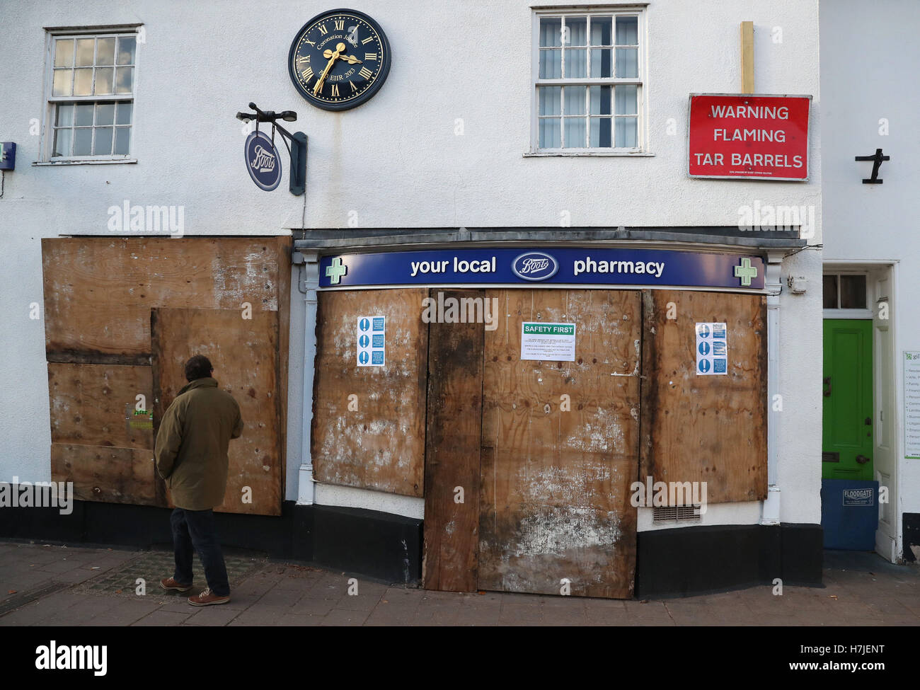 Sign warning flaming tar barrels hi-res stock photography and images ...