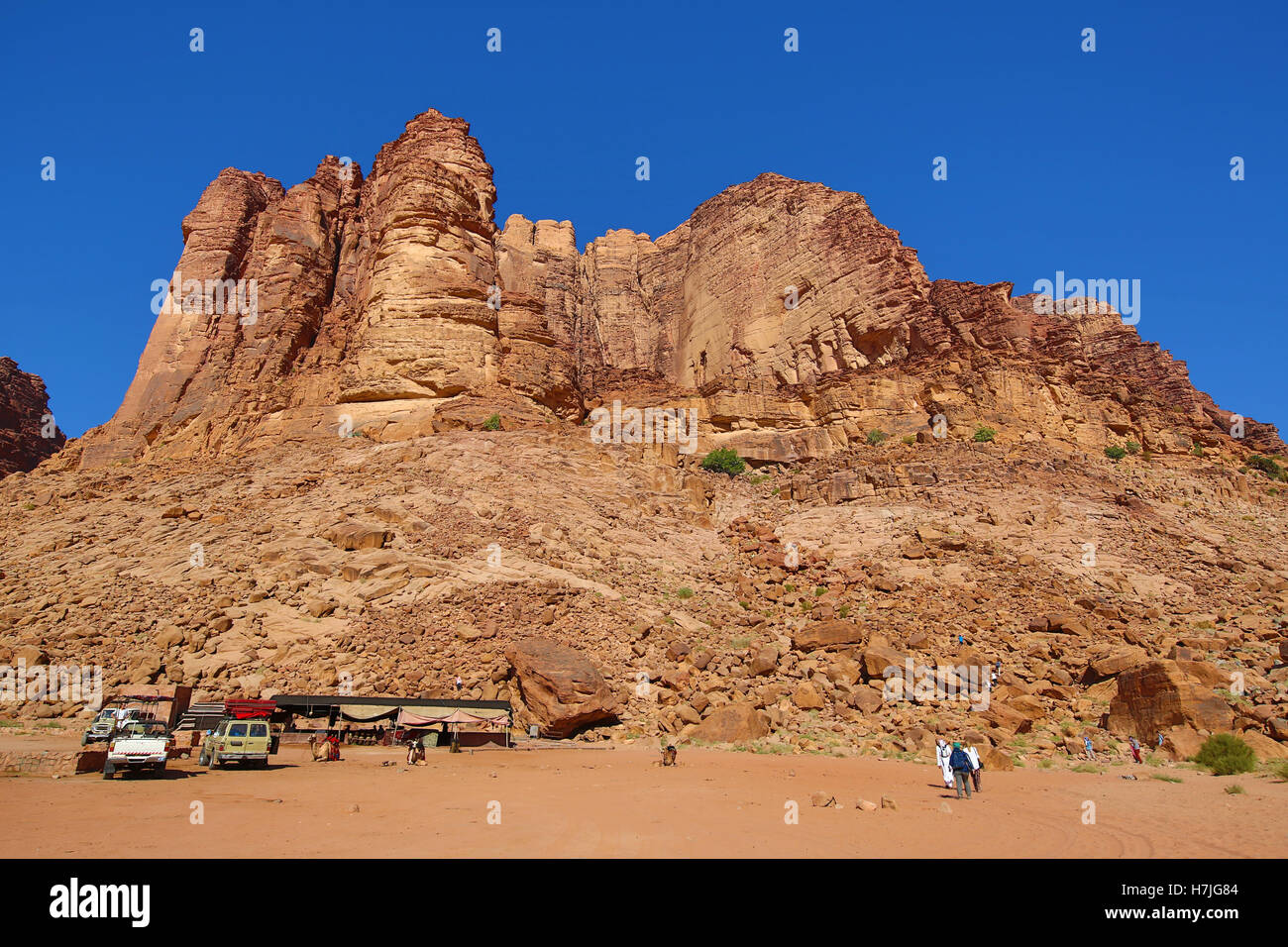 Rock formations of Lawrence's Spring in the desert at Wadi Rum, Jordan ...