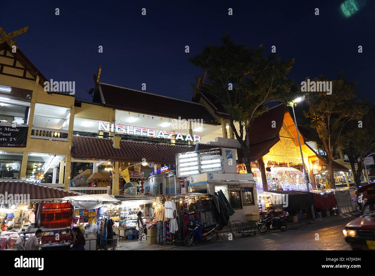 night bazaar in Chiang Mai, Thailand Stock Photo - Alamy